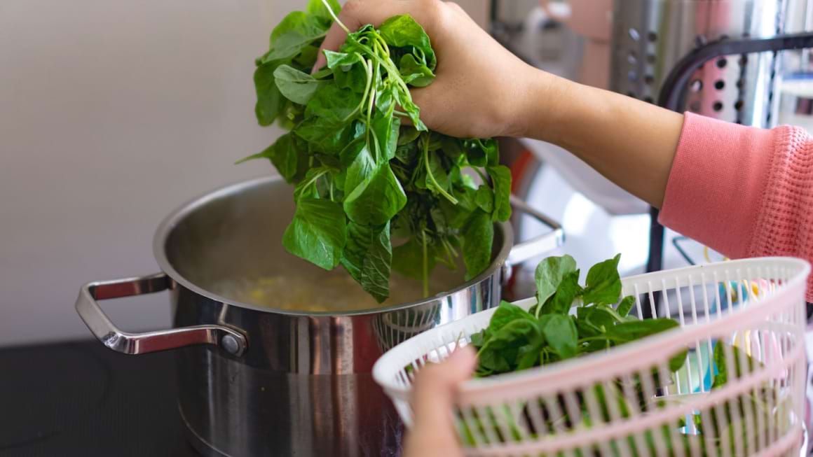 Spanacul - ce beneficii are si cum sa il consumi ca sa isi pastreze ...