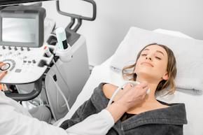 Tiroidita autoimună – cauze, simptome, diagnostic și tratament