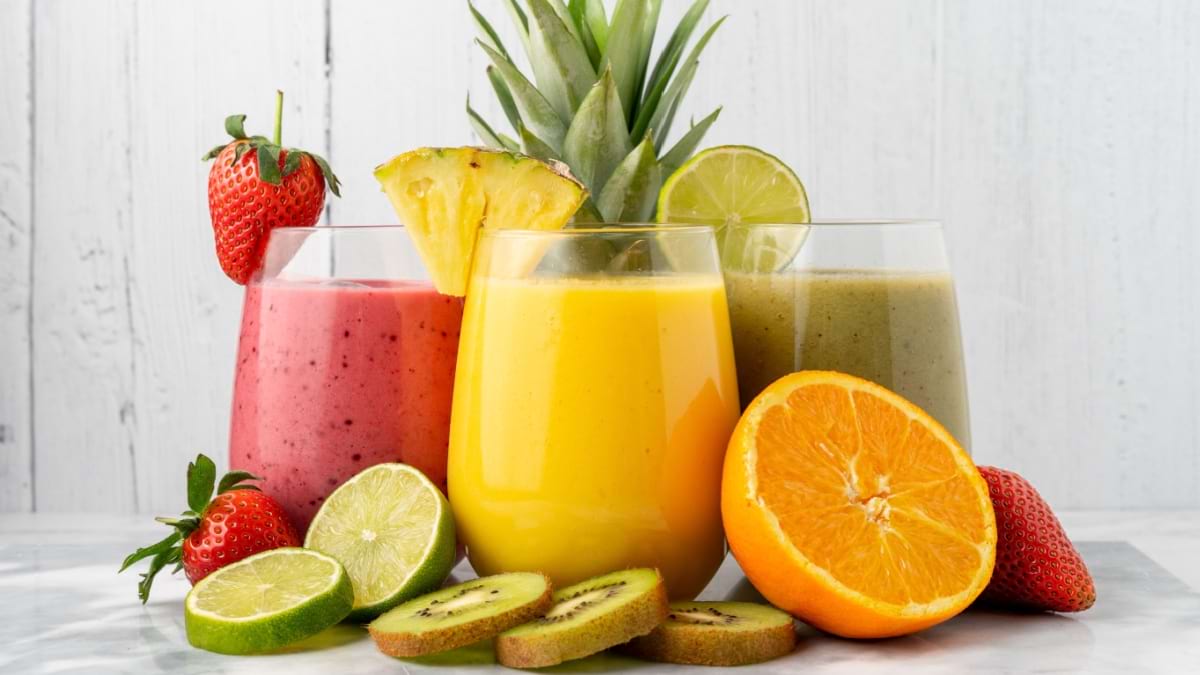 Un smoothie în fiecare zi: 3 idei de rețete cu fructe și legume